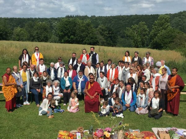 Cérémonie de Puja avec Ding Gung Rinpoche (8 juin 2022) - L'arbre aux ...
